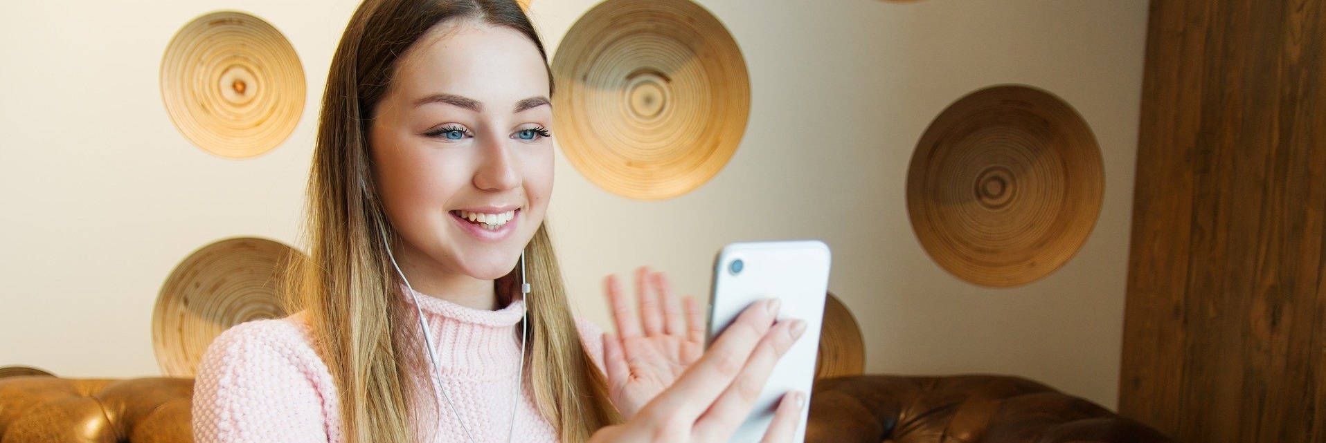 How to Arrange an Online Date Using Live Video Chat - AllTverLadies Blog