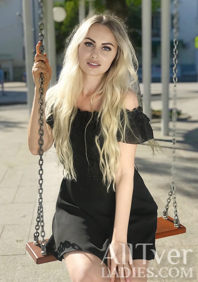 5 Signs Your Slavic Lady Really Likes You - AllTverLadies Blog